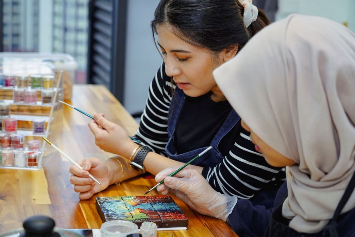 Eksplorasi kain batik jadi kraf tangan - Kosmo Digital