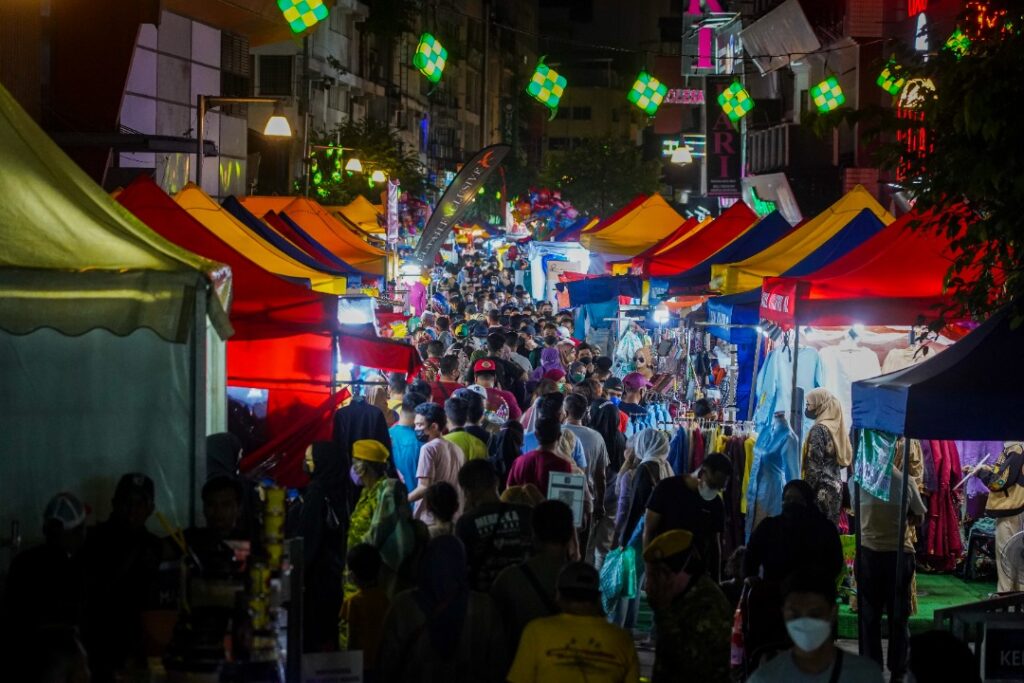 210,000 orang banjiri Jalan TAR - Kosmo Digital
