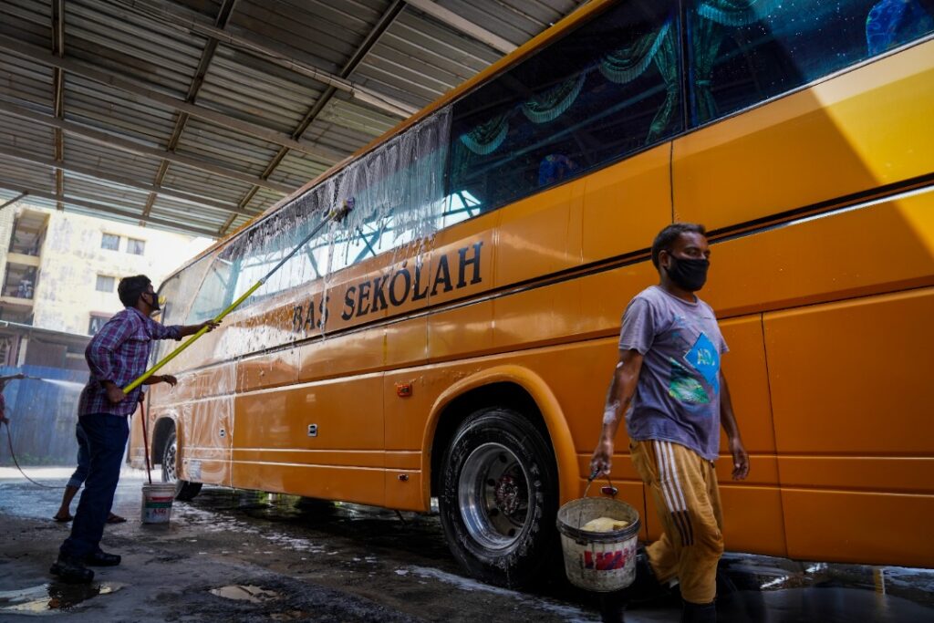 Tambang bas sekolah bakal naik - Kosmo Digital