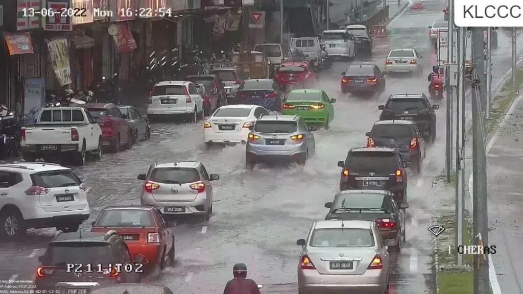 Air bertakung di beberapa kawasan di Kuala Lumpur - Kosmo Digital