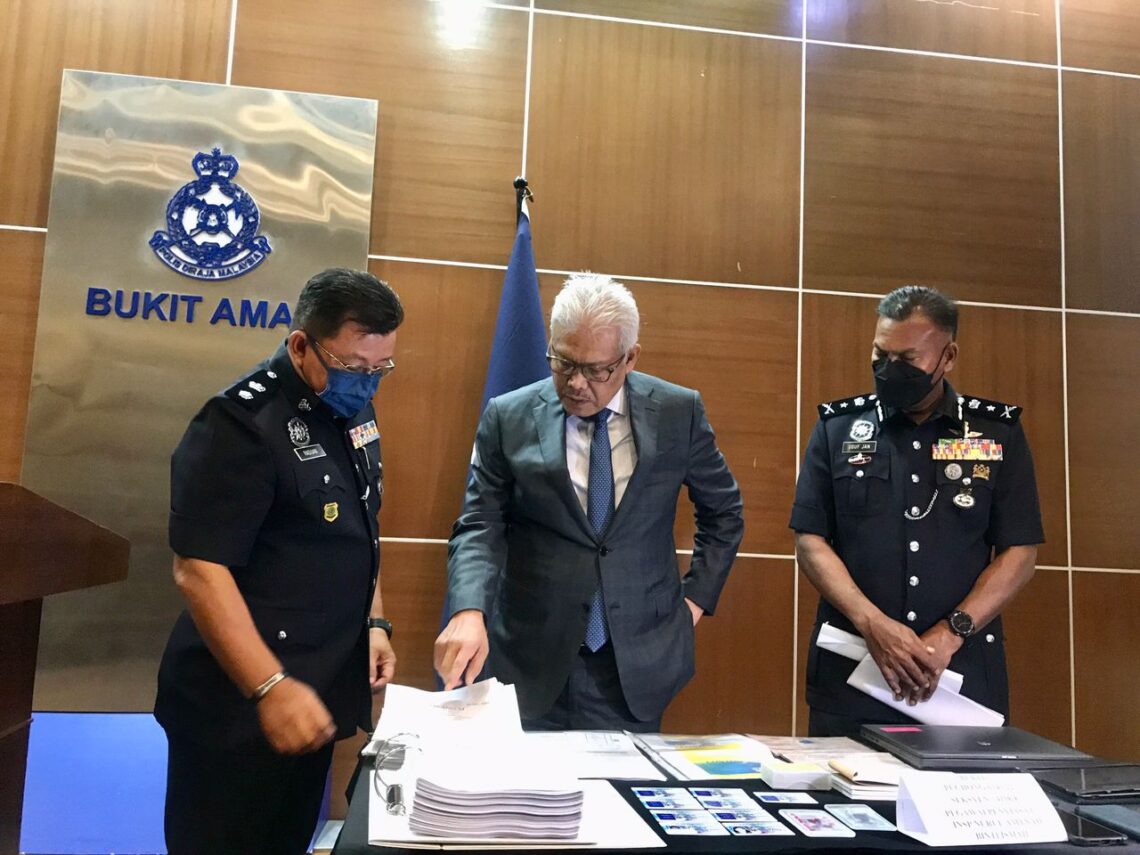 Presiden parti politik ditahan disyaki dalang pemalsuan kad data ...