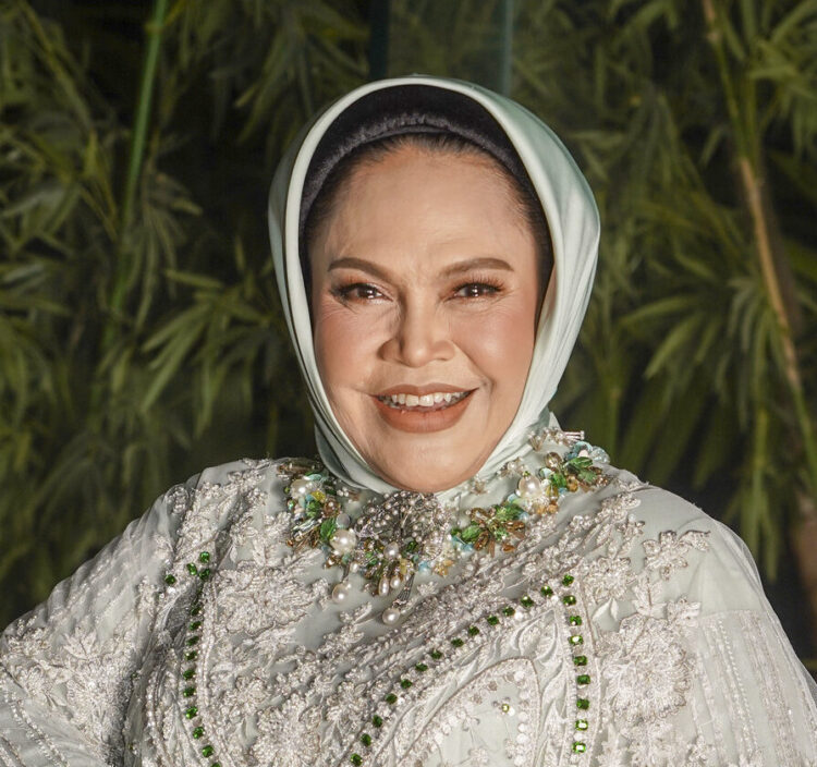 Lima dekad menyanyi, Hetty Koes Endang masih berguru - Kosmo Digital