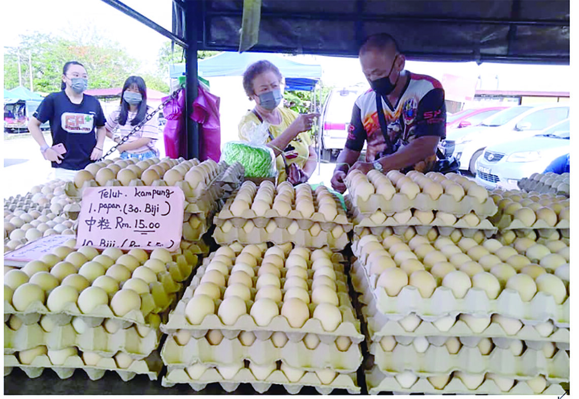 Telur ayam kurang, harga melambung - Kosmo Digital