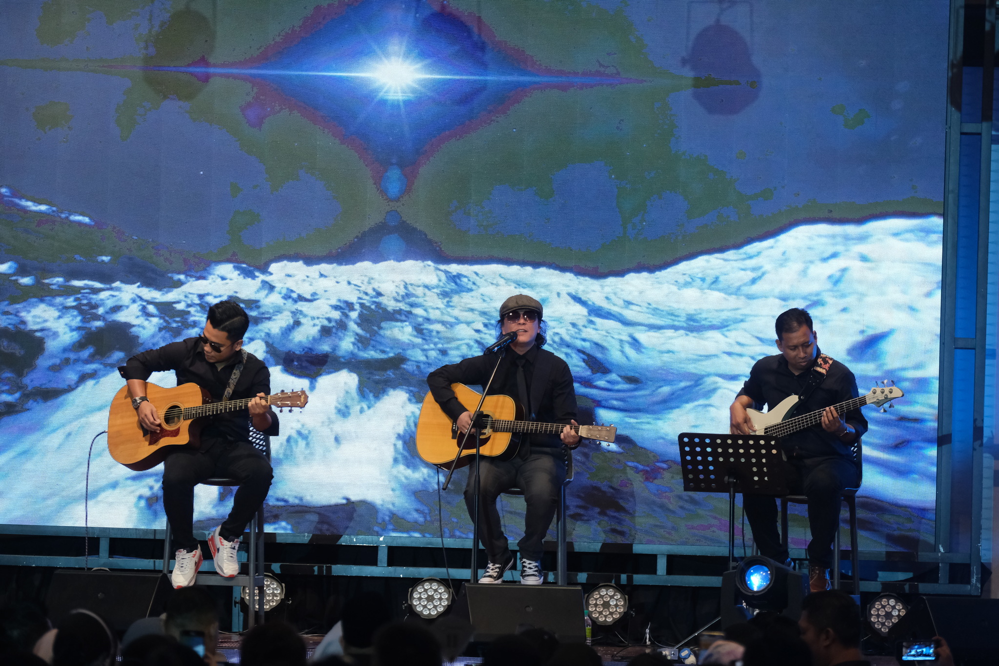 Showcase Amal artis legenda bantu bekas, pesakit kanser - Kosmo Digital