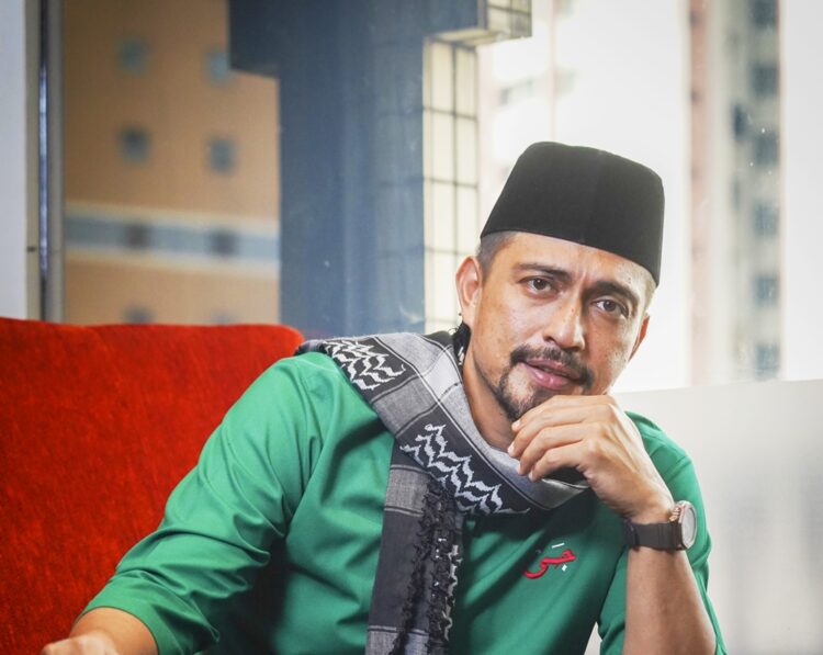Pendinding Adi Putra, Mat Kilau 'gear 100' - Kosmo Digital