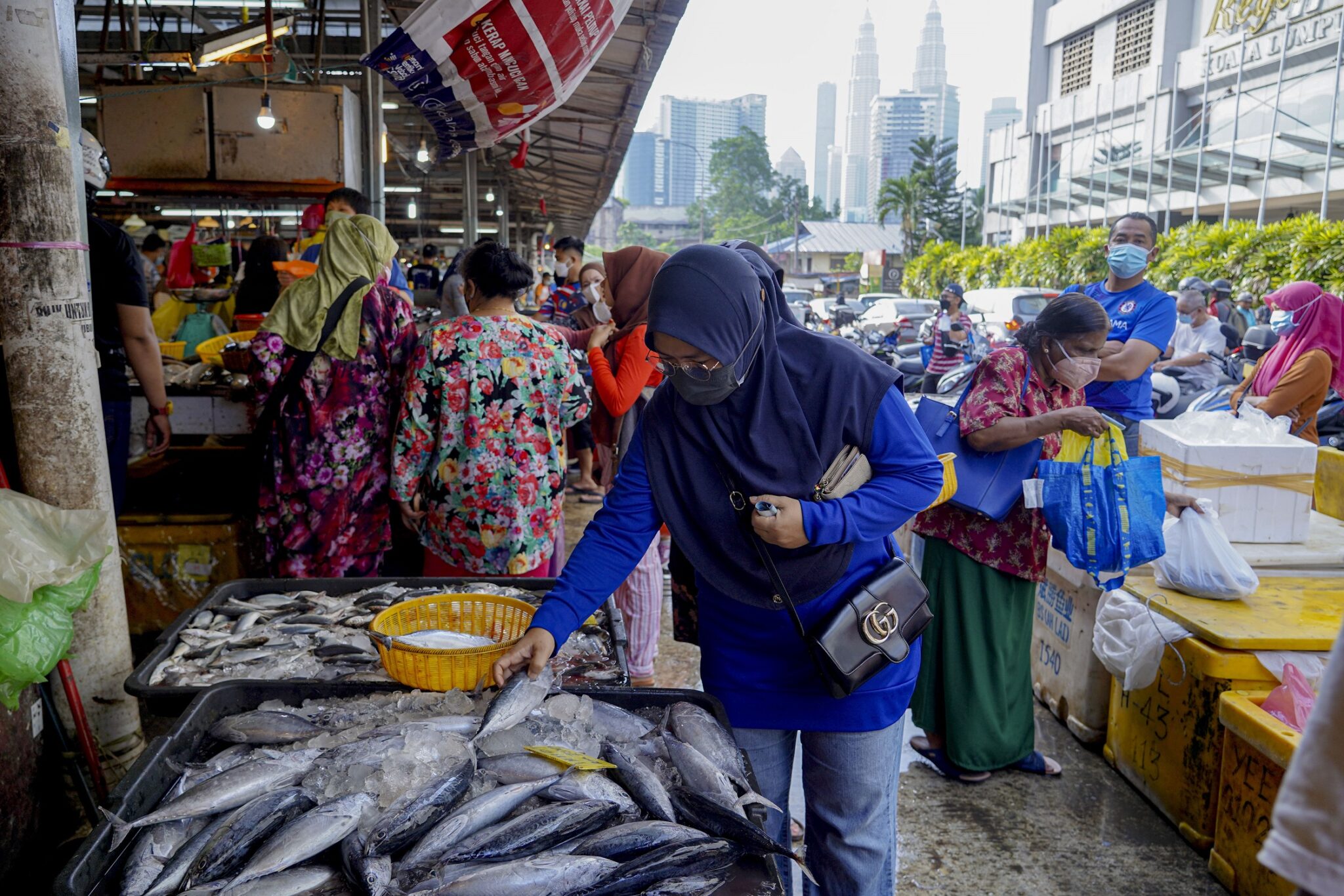Rakyat berjimat, peniaga mula ‘garu kepala’ - Kosmo Digital