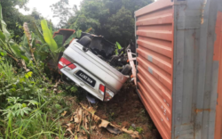 Nyaris maut kereta bertembung, diseret treler - Kosmo Digital