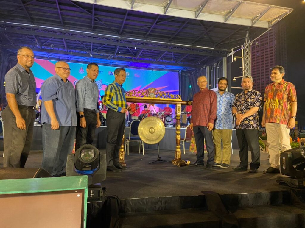 Gemalai seni persembahan menora - Kosmo Digital