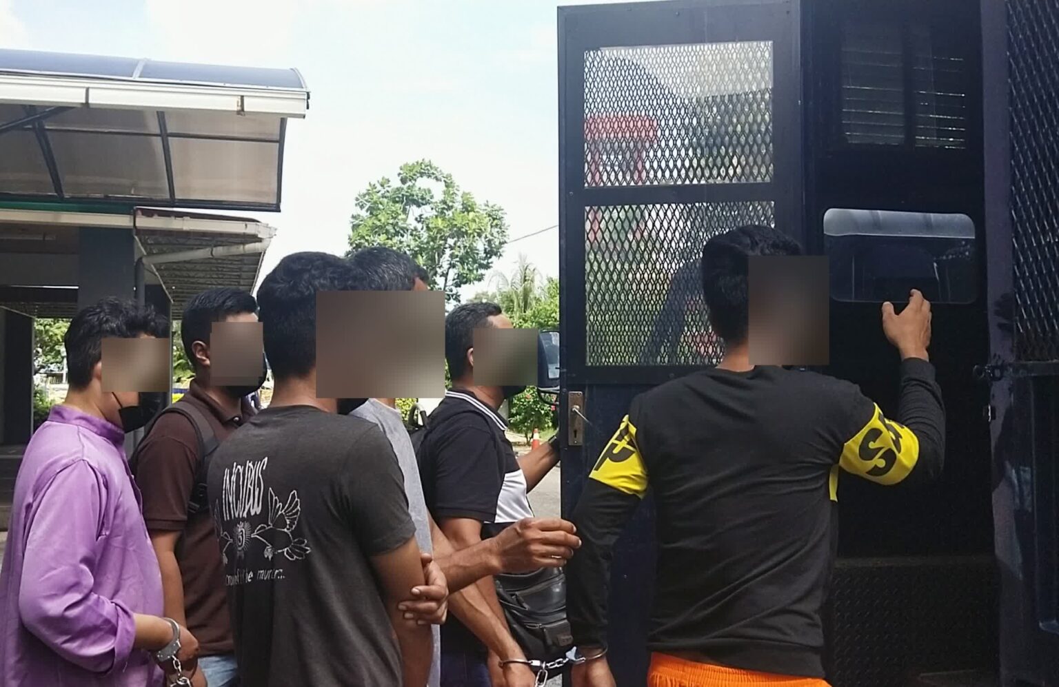 Guru KAFA didakwa cederakan murid direman tiga hari - Kosmo Digital