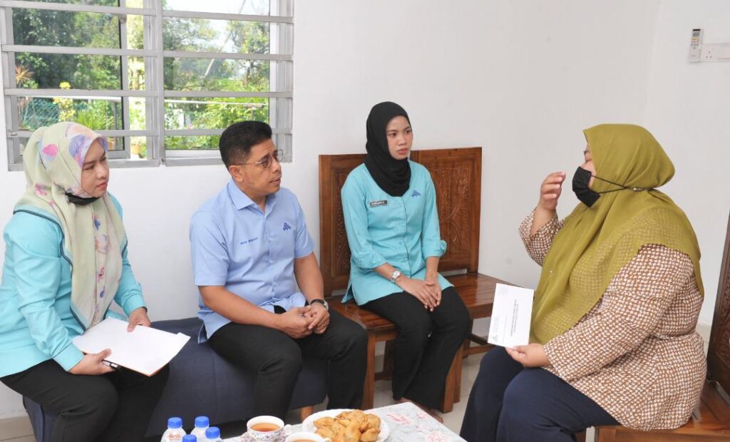 Sebak kali pertama diziarahi persatuan selepas kematian ibu - Kosmo Digital