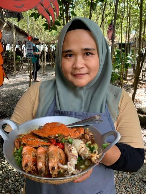 Tarikan sajian makanan laut kebabom - Kosmo Digital