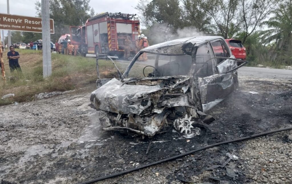 Pembantu kedai makan rentung, kereta terbakar akibat kemalangan - Kosmo ...