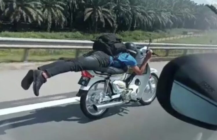 [VIDEO] Aksi mat rempit ala Superman dirakam polis - Kosmo Digital