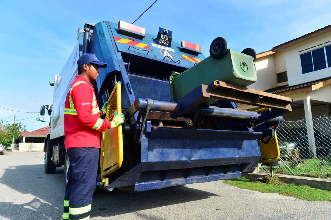 Makna besar 31 Ogos bagi warga Alam Flora - Kosmo Digital