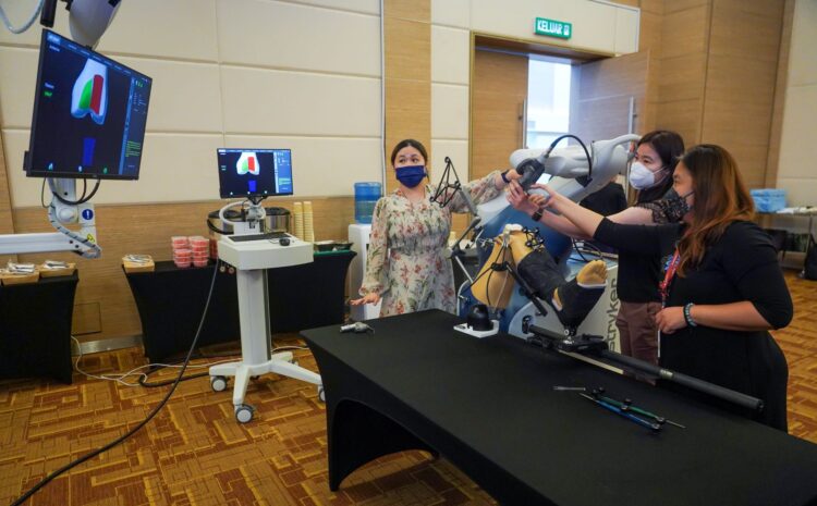 Robot bantu pembedahan penggantian sendi - Kosmo Digital