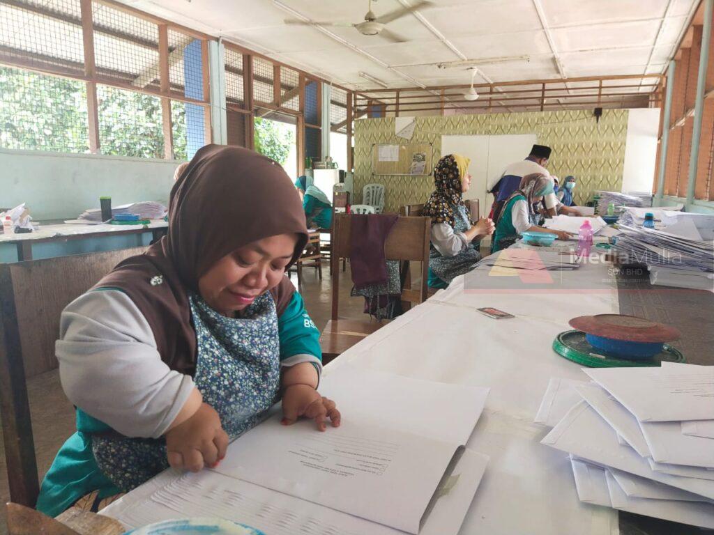 Status OKU tak halang hasilkan sejuta sampul surat - Kosmo Digital Status OKU tak halang hasilkan sejuta sampul surat - Kosmo Digital