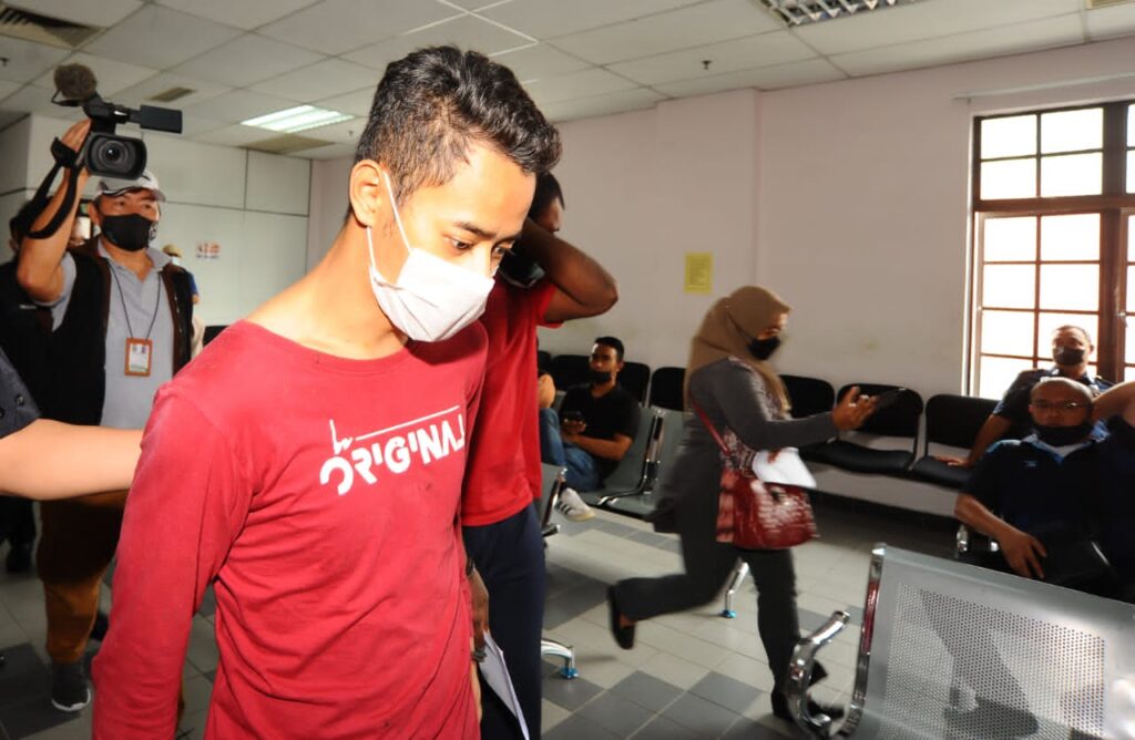 Tikam bekas kekasih, pemandu e-hailing berdepan penjara seumur hidup - Kosmo Digital