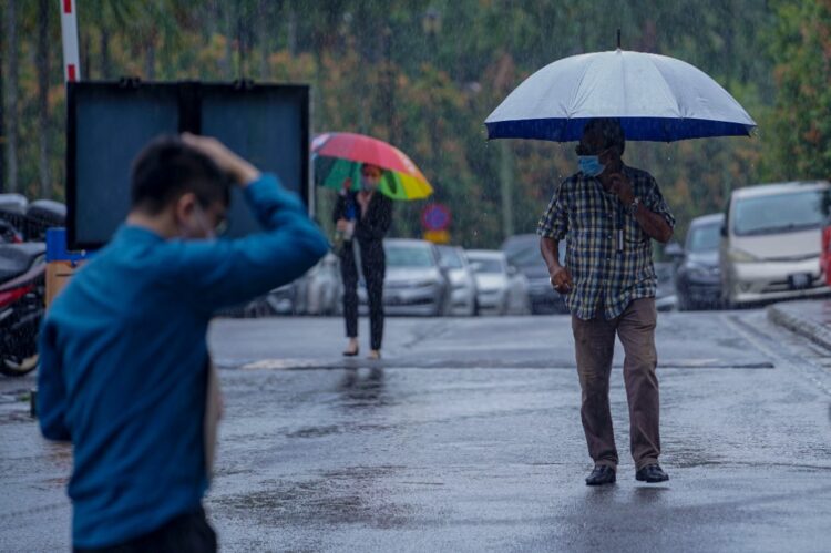 Hujan lebat berterusan di Pantai Timur, Johor malam ini - Kosmo Digital