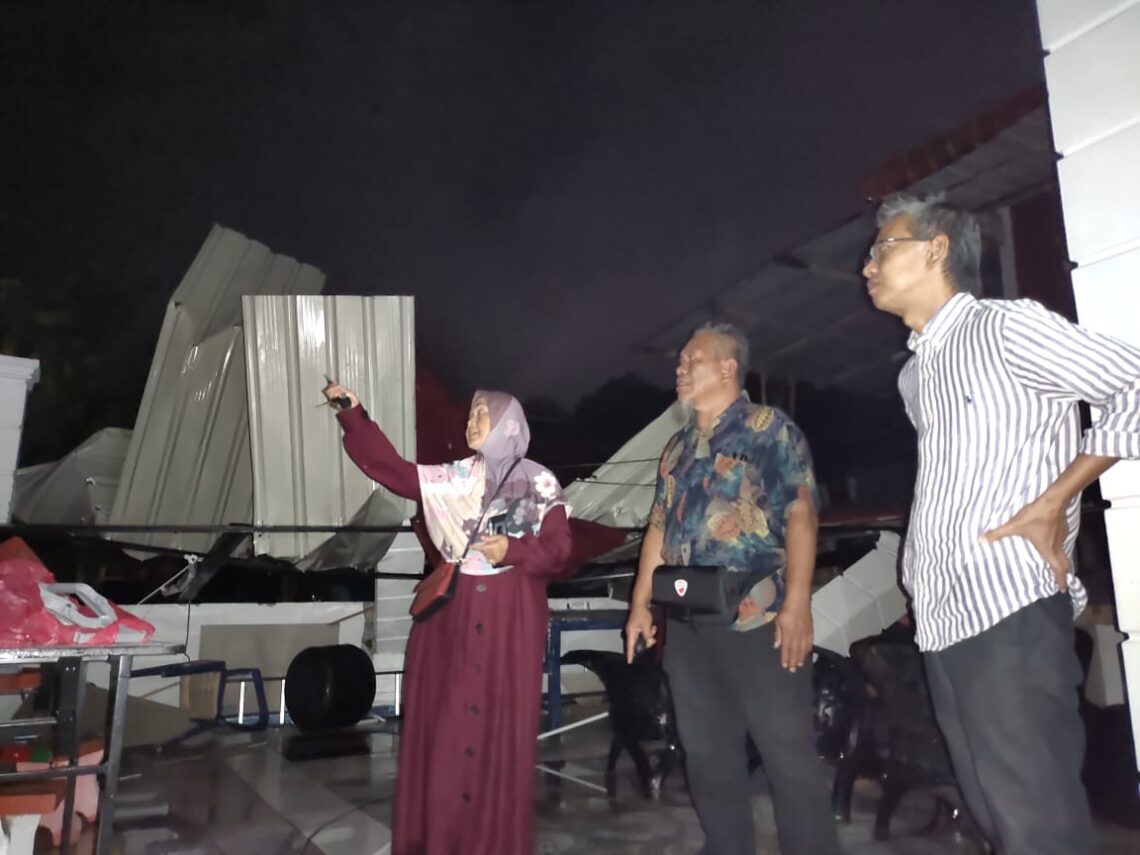 Rugi RM50,000 atap rumah diterbangkan ribut - Kosmo Digital