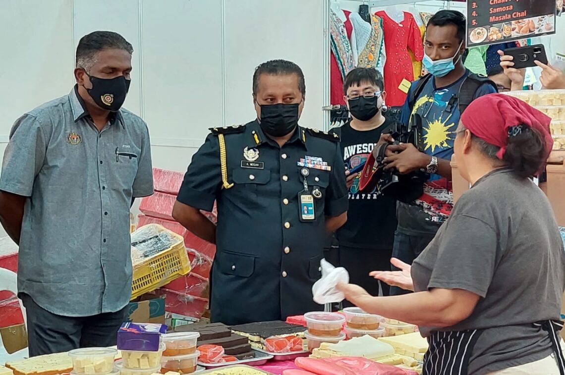 Dua peniaga dikompaun angkara gagal pamer tanda harga - Kosmo Digital