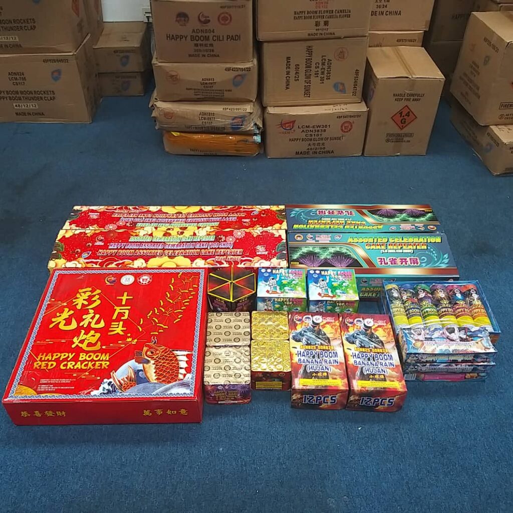 Polis rampas mercun, bunga api bernilai RM400,000 - Kosmo Digital