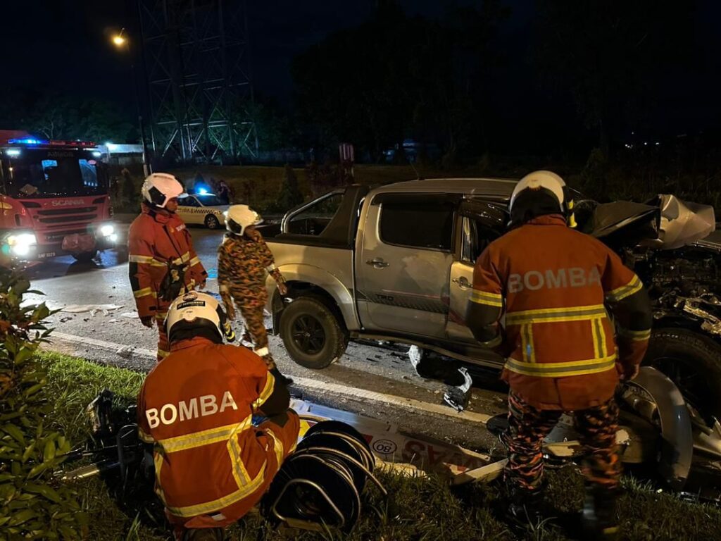 Lelaki maut rempuh belakang lori selenggara jalan - Kosmo Digital