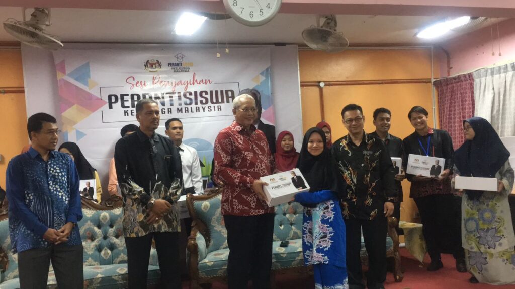 Annuar Musa serah nasib kepada pucuk pimpinan UMNO - Kosmo Digital Annuar Musa serah nasib kepada pucuk pimpinan UMNO - Kosmo Digital