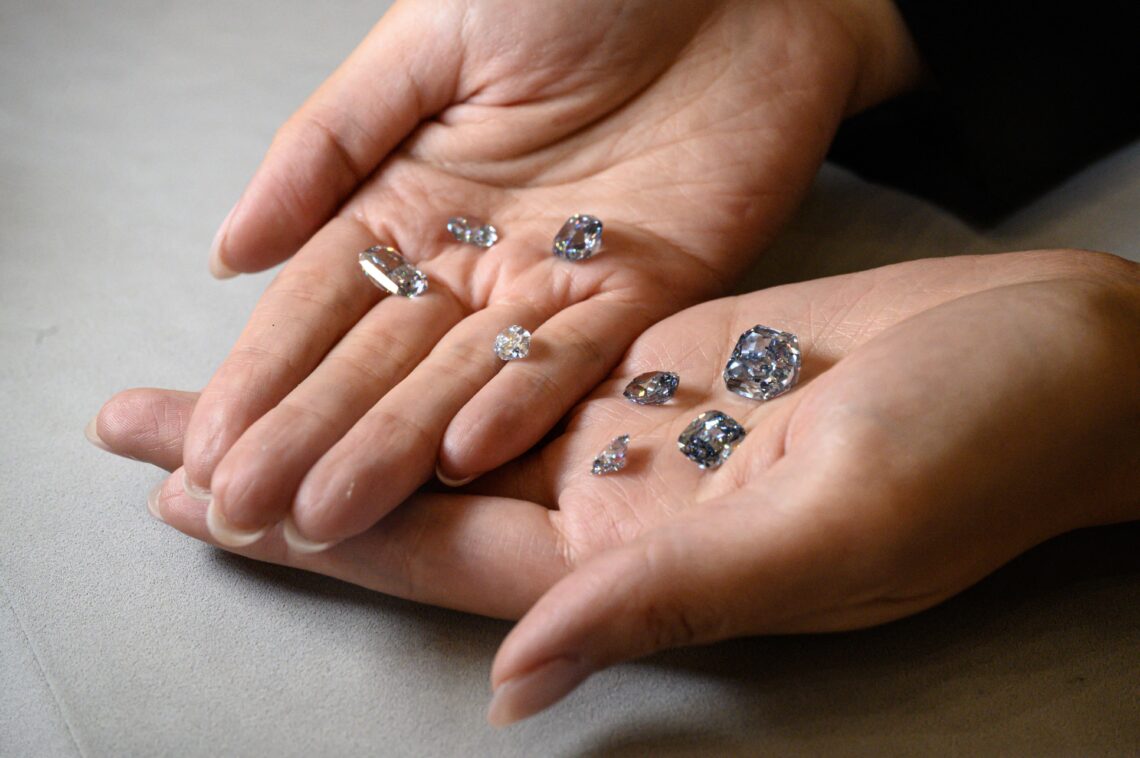 Sotheby’s tawar 8 berlian biru bernilai lebih RM329 juta - Kosmo Digital