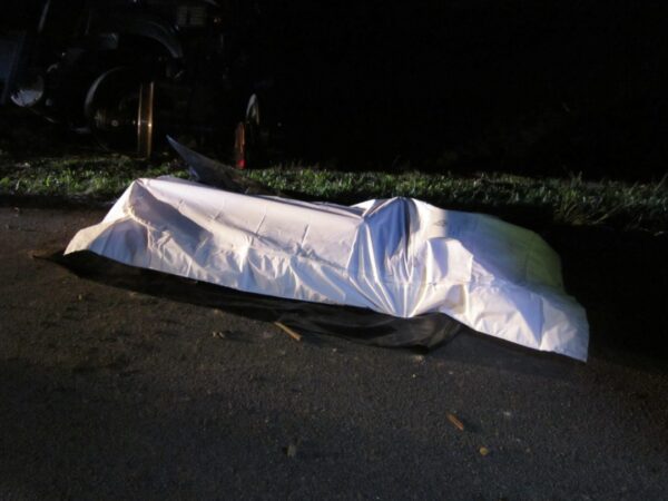 Kelindan maut lori muatan tayar keretapi terbabas - Kosmo Digital