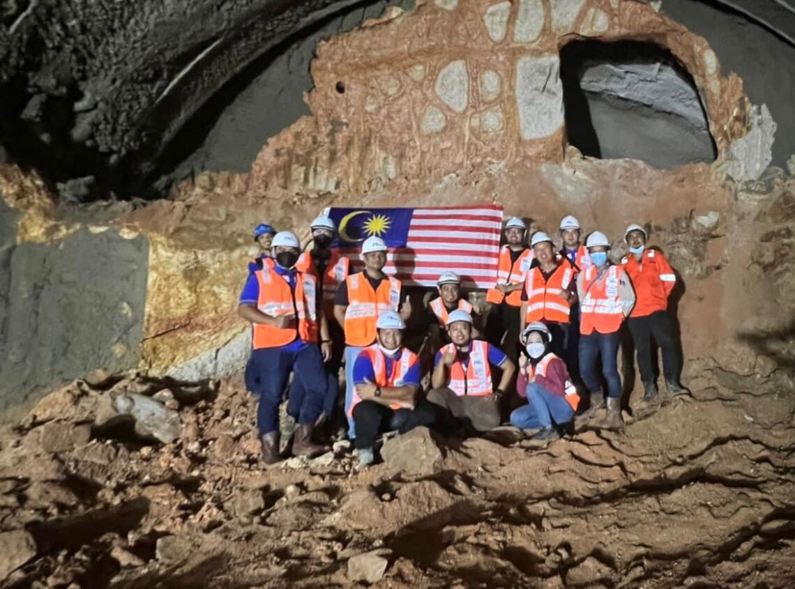 Terowong Kuantan berjaya ditembusi dua bulan lebih awal - Kosmo Digital