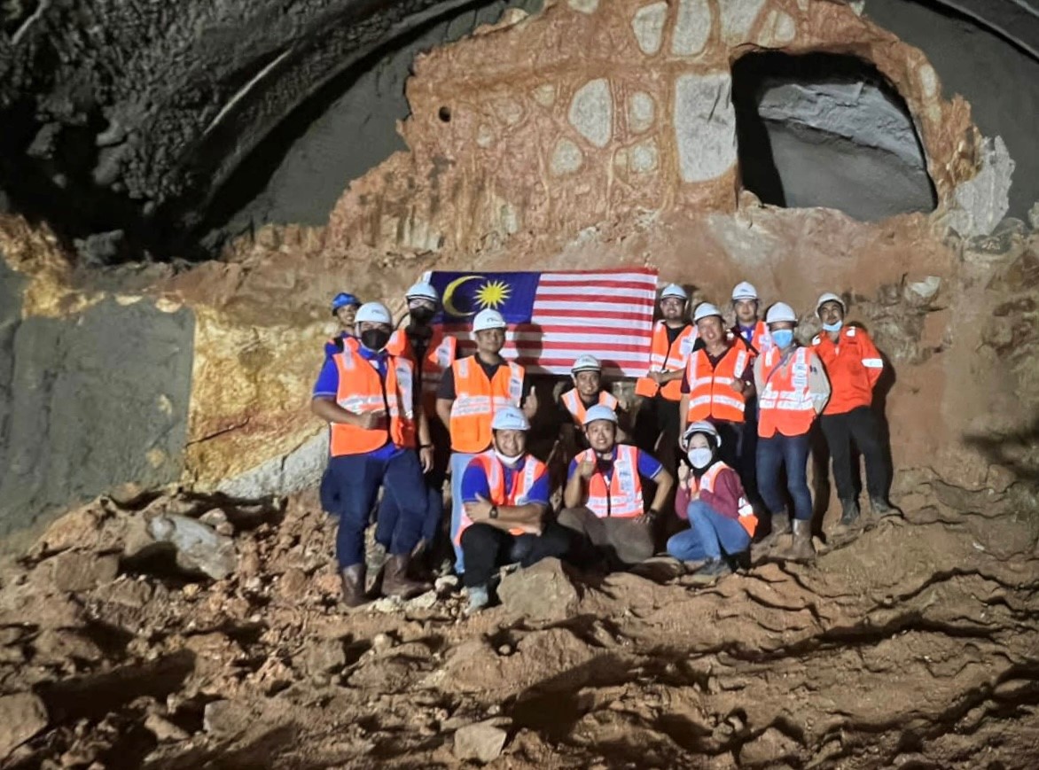 Terowong Kuantan berjaya ditembusi dua bulan lebih awal - Kosmo Digital