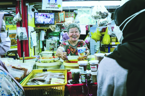 Populariti 'auntie' rempah pasar TTDI - Kosmo Digital