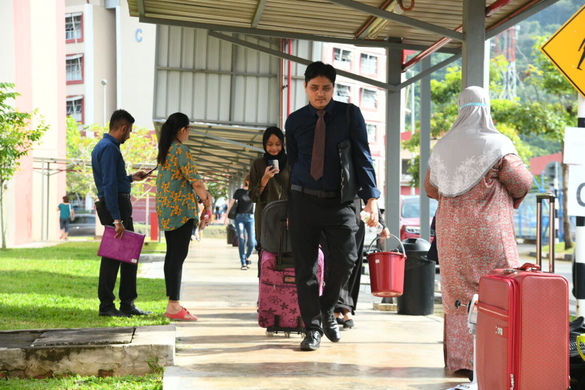 Pelajar guna duit poket, PTPTN balik mengundi - Kosmo Digital