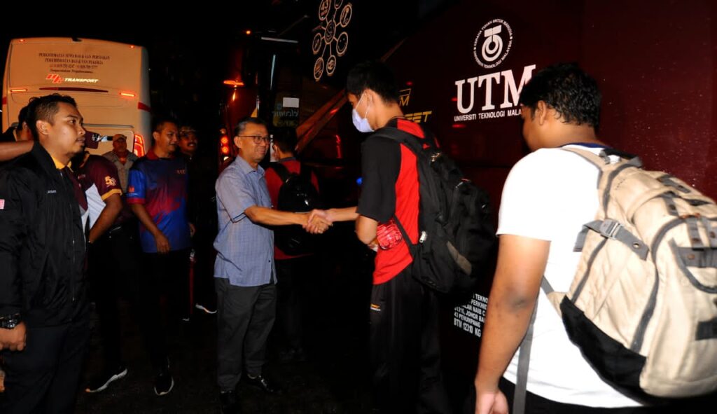 1,600 penuntut UTM balik mengundi malam ini - Kosmo Digital