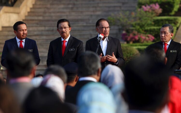 Mohammad Nazri terima anugerah tokoh akademik sebelum bersara - Kosmo ...