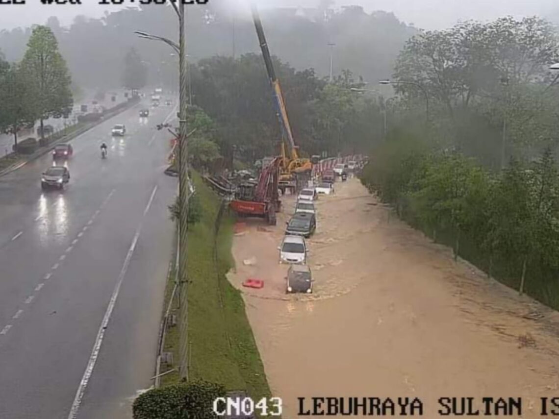 [VIDEO] Banjir kilat sekitar pusat bandar KL - Kosmo Digital