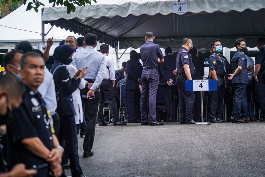 PRU15: 6,423 pegawai, anggota PDRM undi awal di Bukit Aman - Kosmo Digital