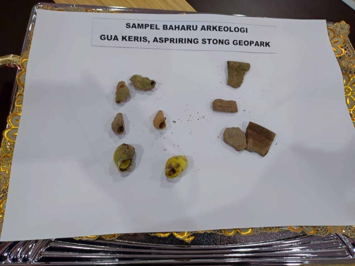 Artifak cangkerang siput, pecahan tembikar dijumpai di Gua Keris ...