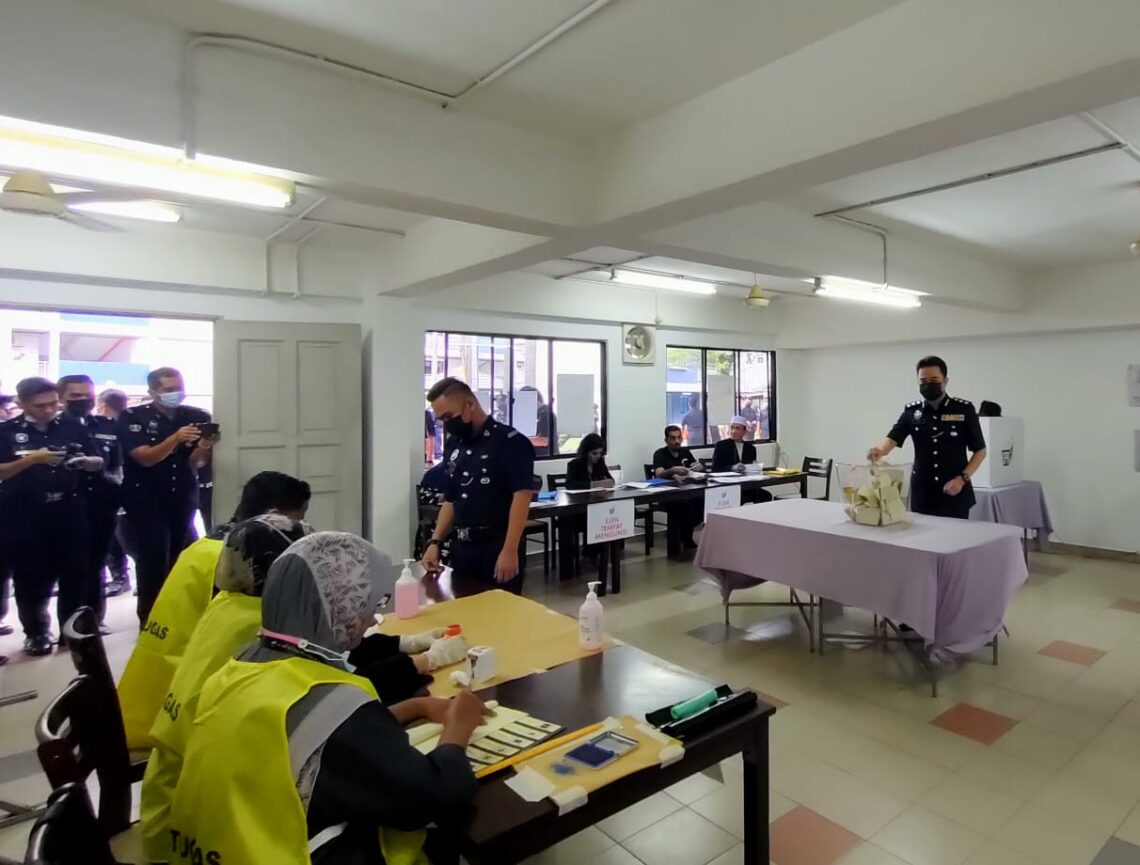 PRU15: 796 anggota, pegawai IPD Klang Selatan undi awal - Kosmo Digital