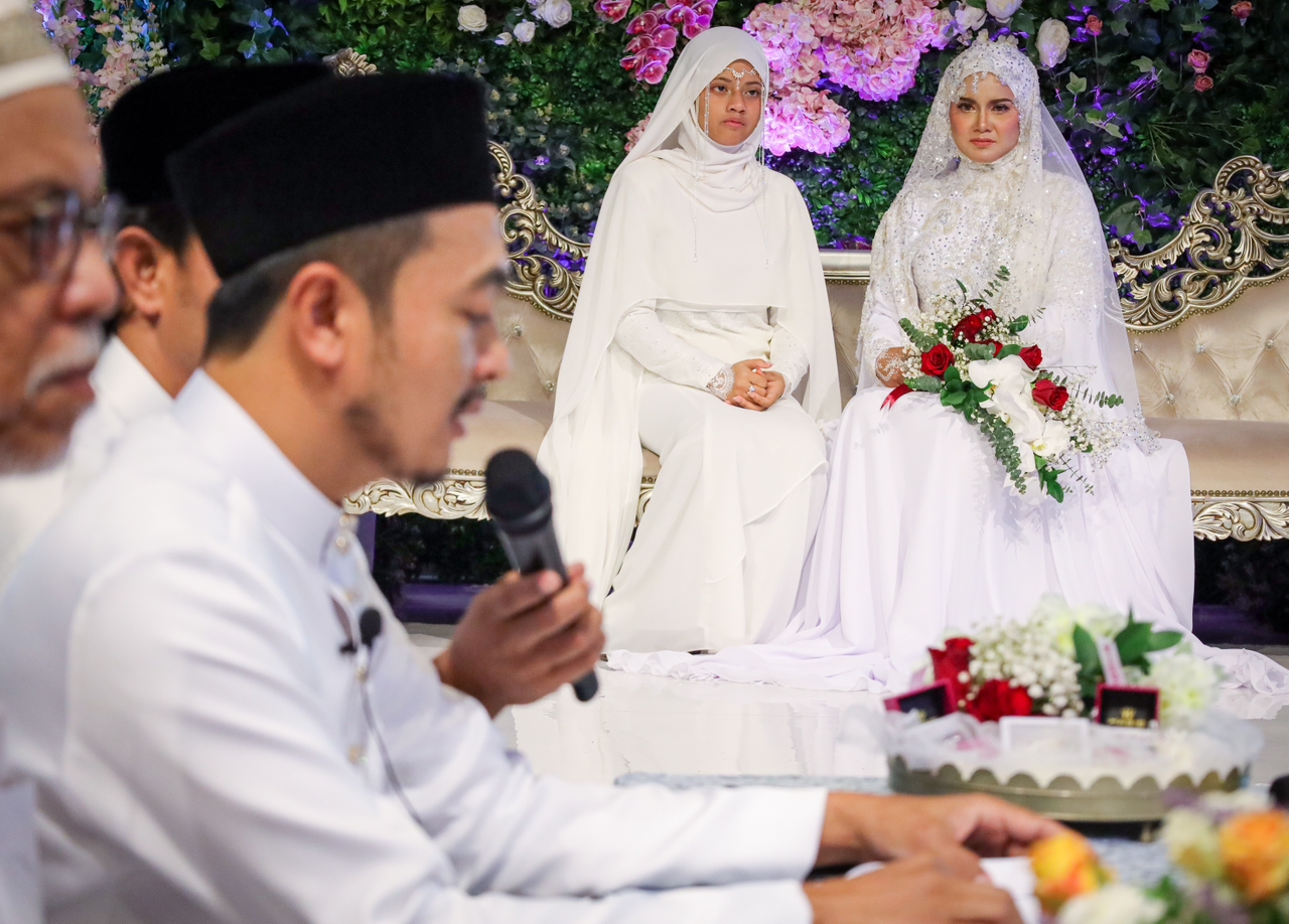 Anita Baharom kini isteri Engku Isyamuddin - Kosmo Digital