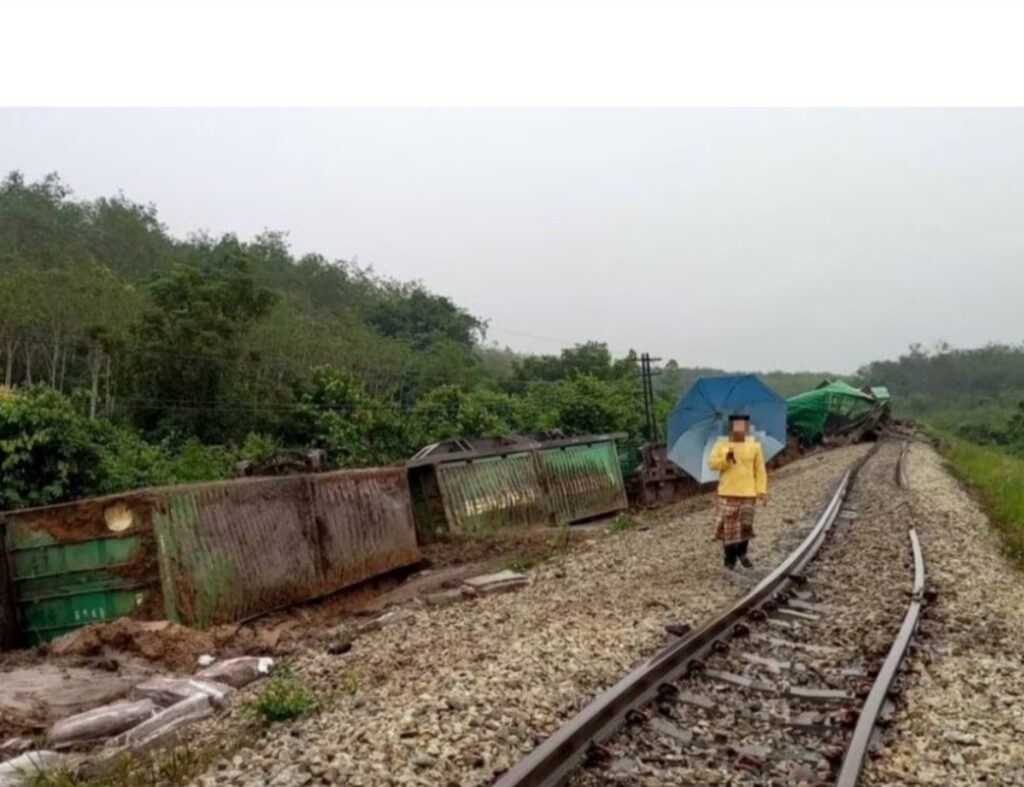 Bom buatan sendiri punca kereta api tergelincir - Kosmo Digital