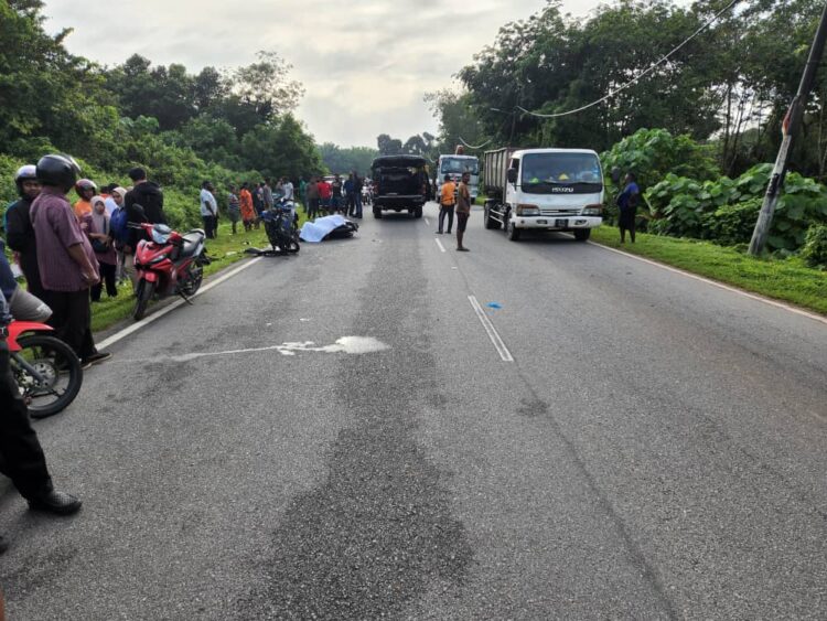 Dua penunggang motosikal maut bertembung satu sama lain - Kosmo Digital