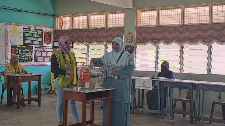 PRU15: Calon PN buang undi 8.26 pagi - Kosmo Digital