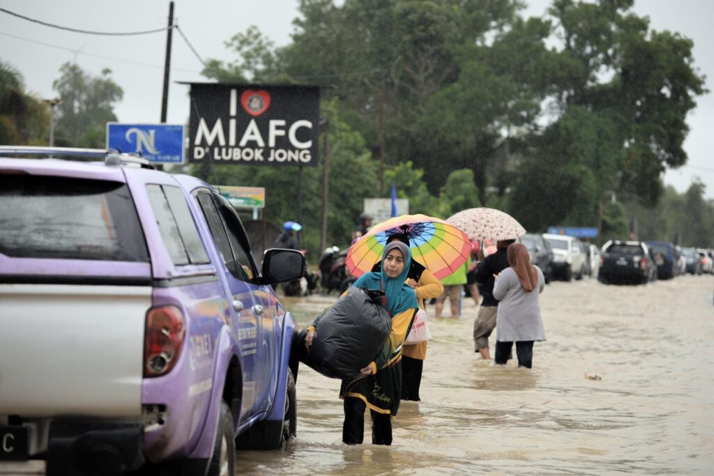 Mangsa banjir perlu pantau kesihatan mental - Kosmo Digital