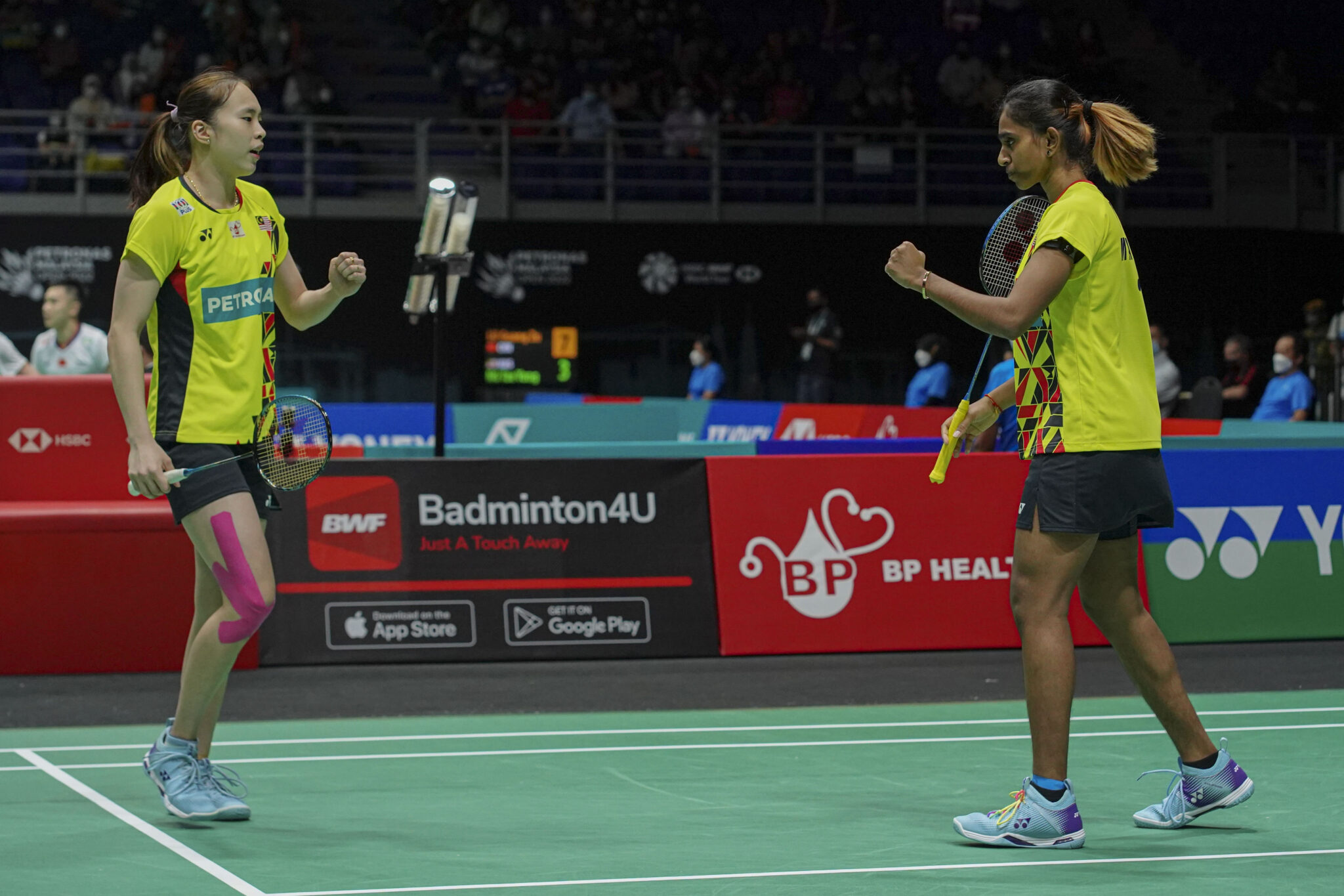 Pearly-Thinaah pamer dominasi ke separuh akhir