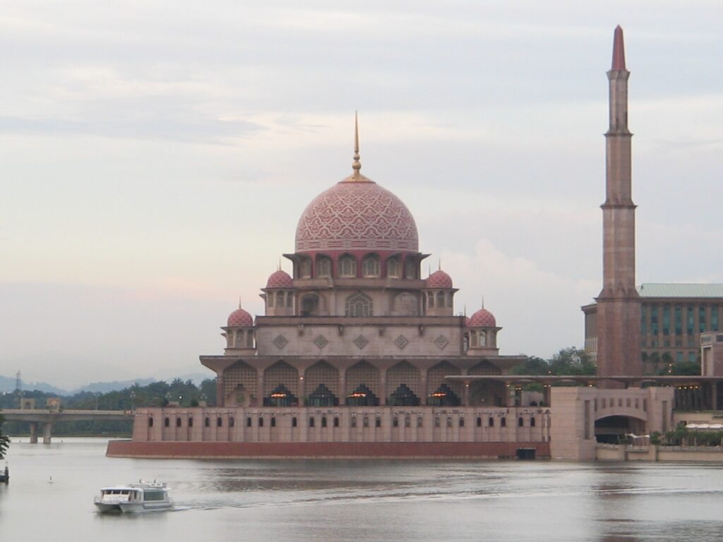 Pakaian tradisional jadi 'tikus makmal' fesyen - Kosmo Digital