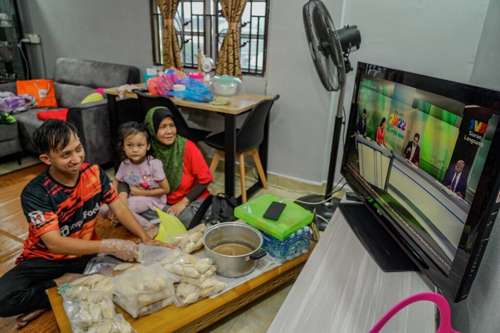 Ibu tunggal terbeban dengan peningkatan kos sara hidup - Kosmo Digital