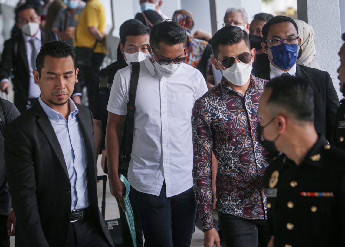 Mahkamah: Bekas eksekutif Petronas Carigali didakwa terima rasuah RM6.1 juta - Kosmo Digital