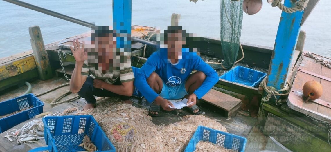 Empat nelayan Myanmar, dua bot pukat tunda ditahan APMM - Kosmo Digital