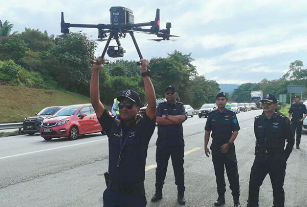 Dron PDRM pantau 2.23 juta kenderaan balik kampung - Kosmo Digital